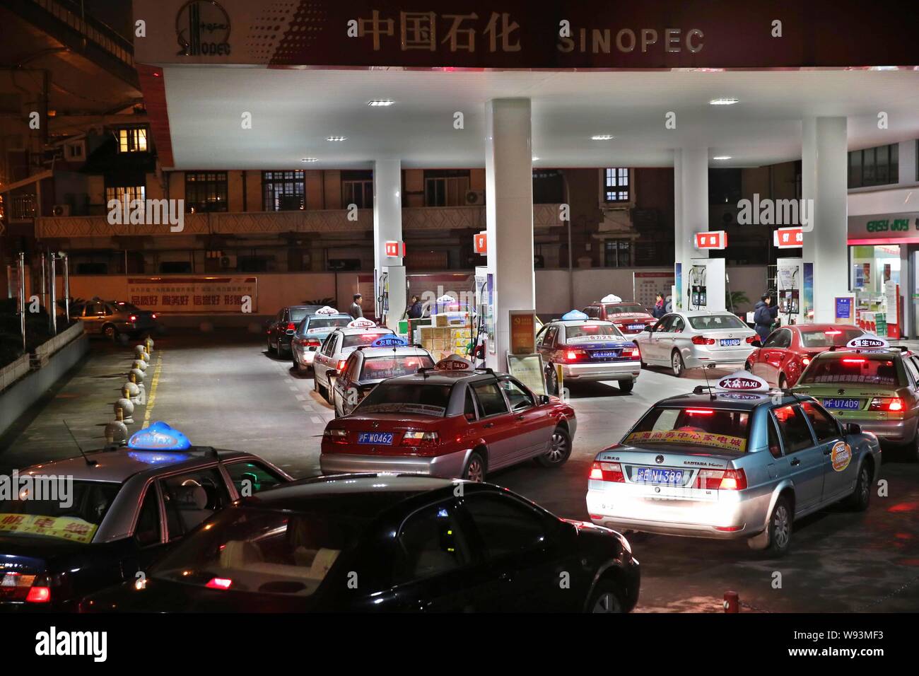 Queue At Gas Station Stock Photos & Queue At Gas Station Stock Images ...