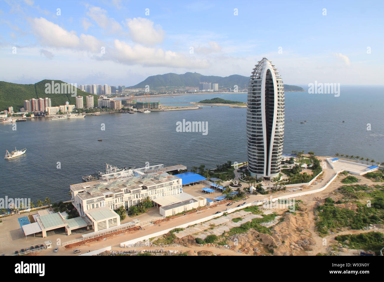 Man made island hi-res stock photography and images - Alamy