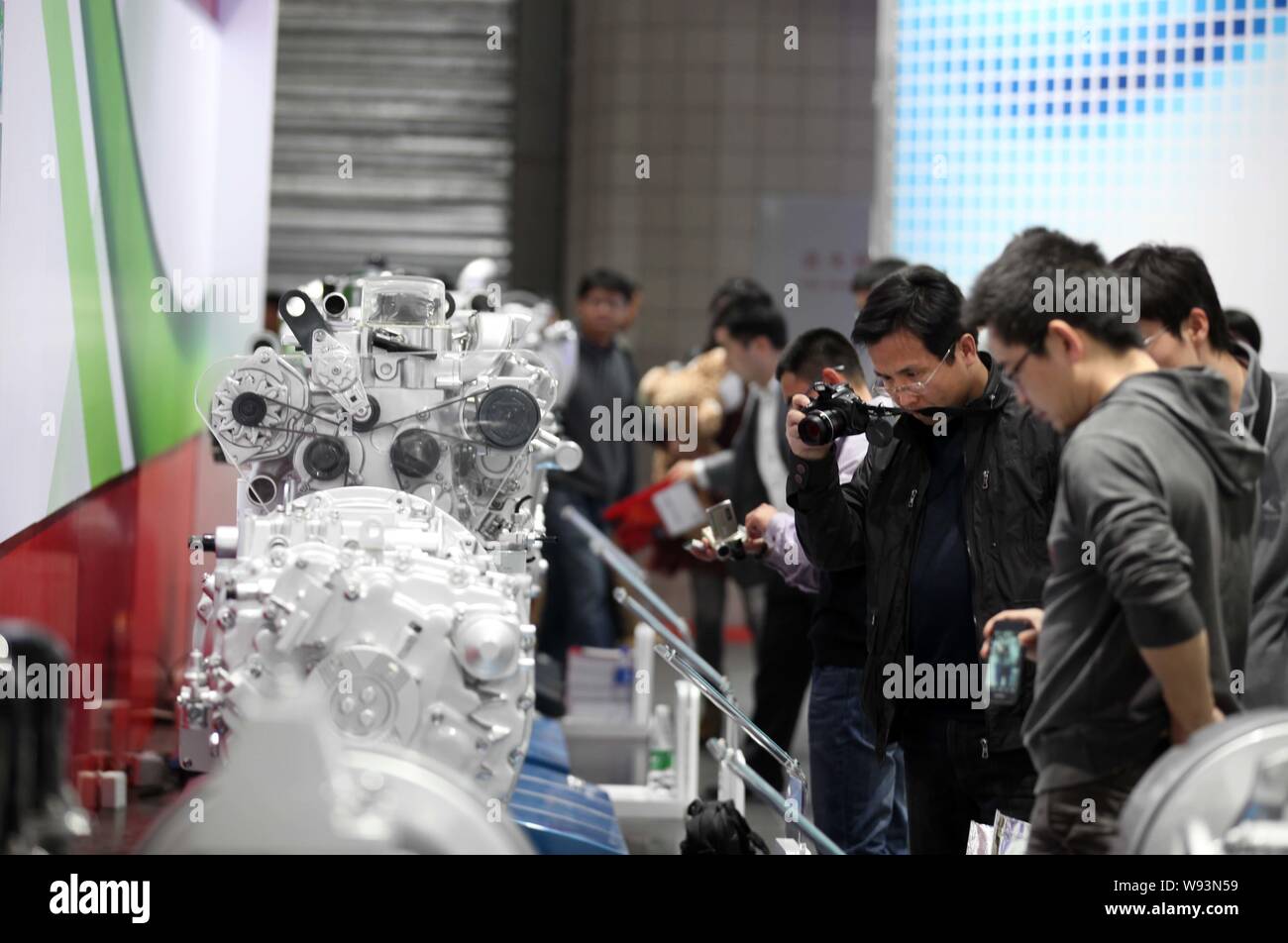 Car engines hi-res stock photography and images - Alamy