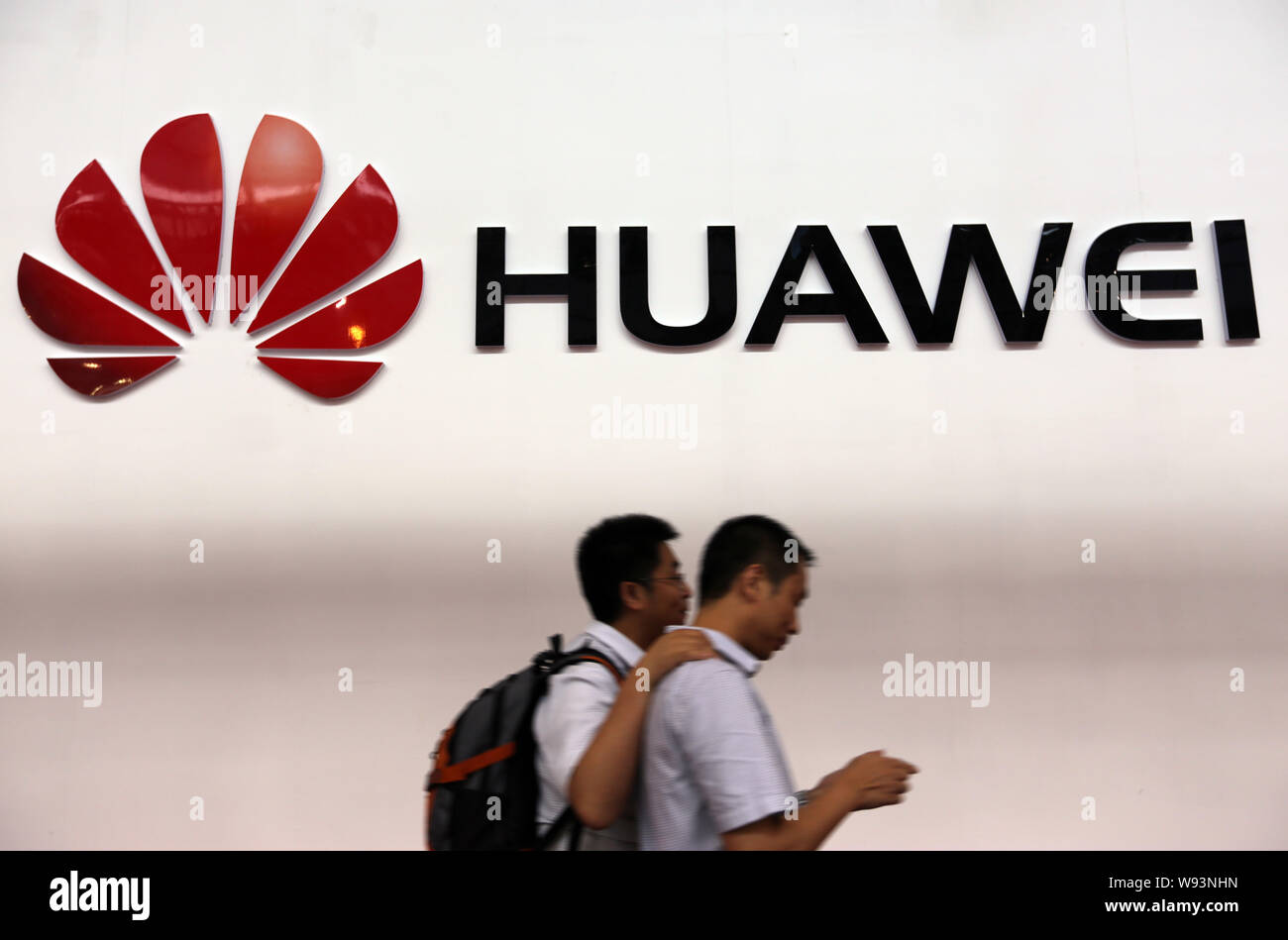 Huawei advertisement hi-res stock photography and images - Alamy