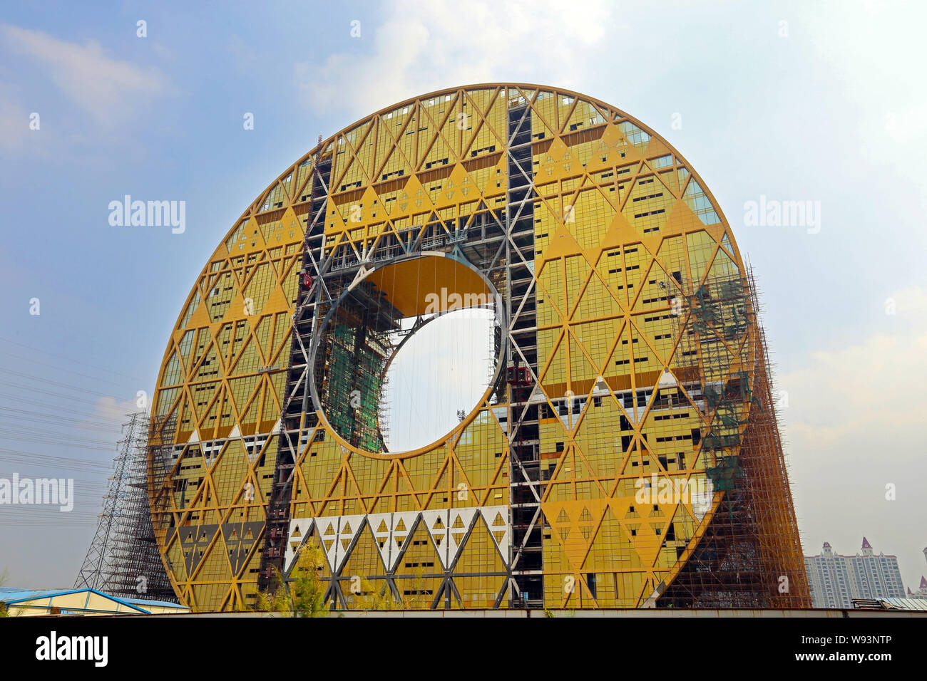 The coin-shaped Guangzhou Yuan Tower, literally Guangzhou Round Tower ...