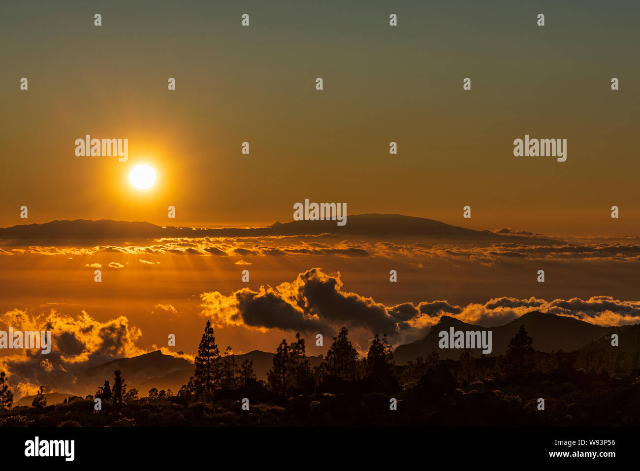 Scorching hot sun hi-res stock photography and images - Alamy