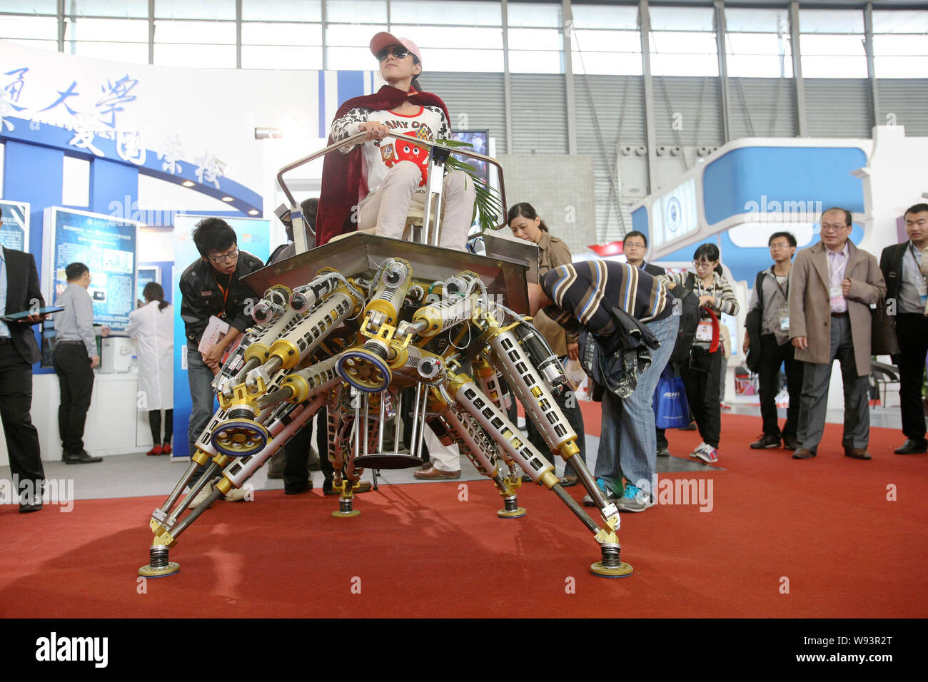 Rescue robot hi-res stock photography and images - Alamy