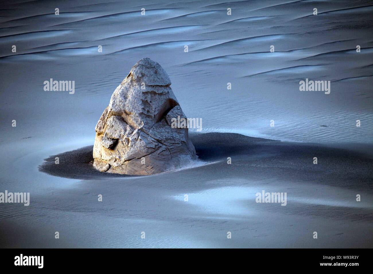 Landscape of Kumtag Desert, part of Taklamakan Desert, in Turpan ...