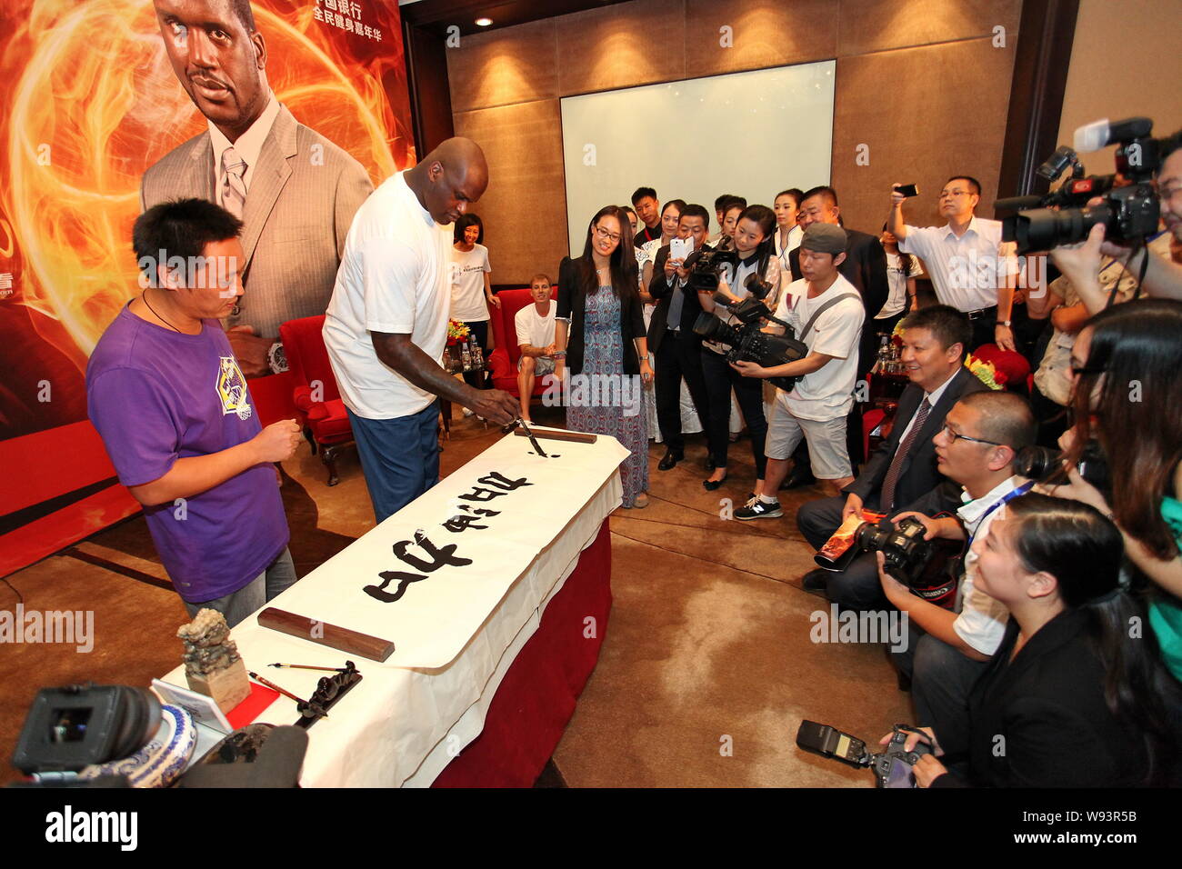 Retired NBA star Shaquille ONeal, tallest, writes a calligraphy work ...