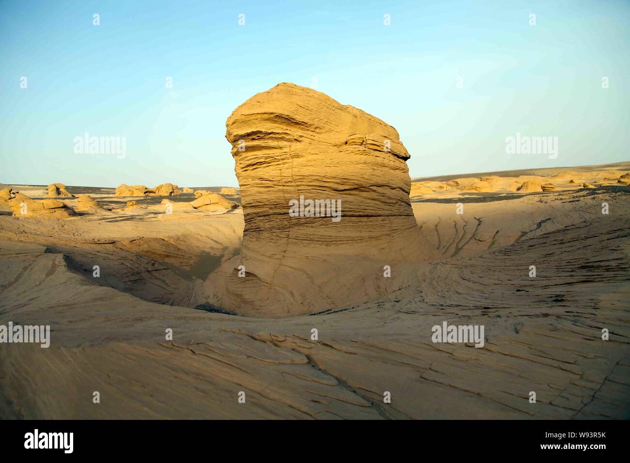 Landscape of Kumtag Desert, part of Taklamakan Desert, in Turpan ...