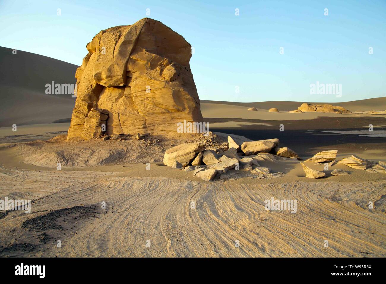 Landscape of Kumtag Desert, part of Taklamakan Desert, in Turpan ...