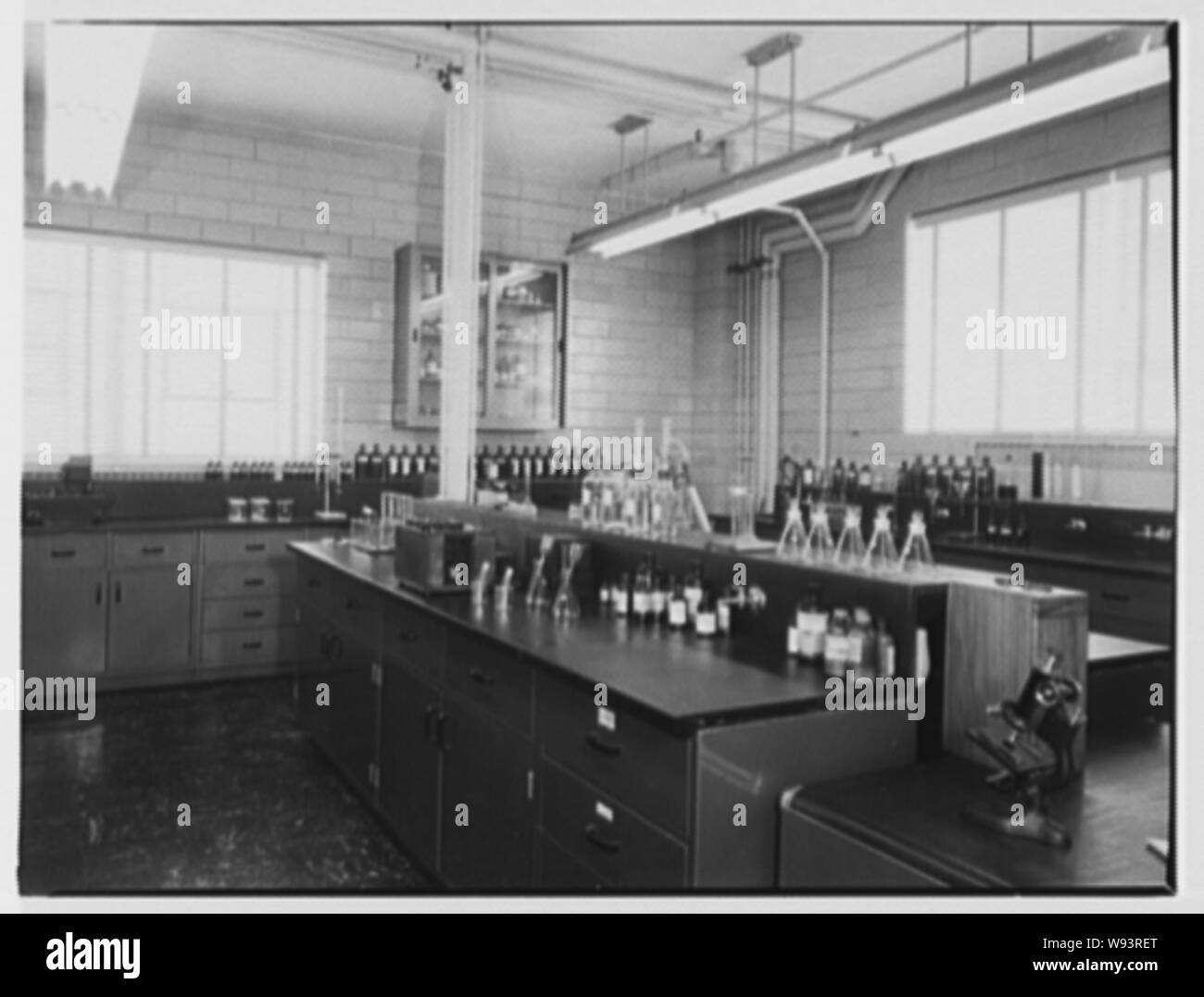 Abbott Laboratories, 1350 Cote de Liesse, Montreal, Canada Stock Photo ...