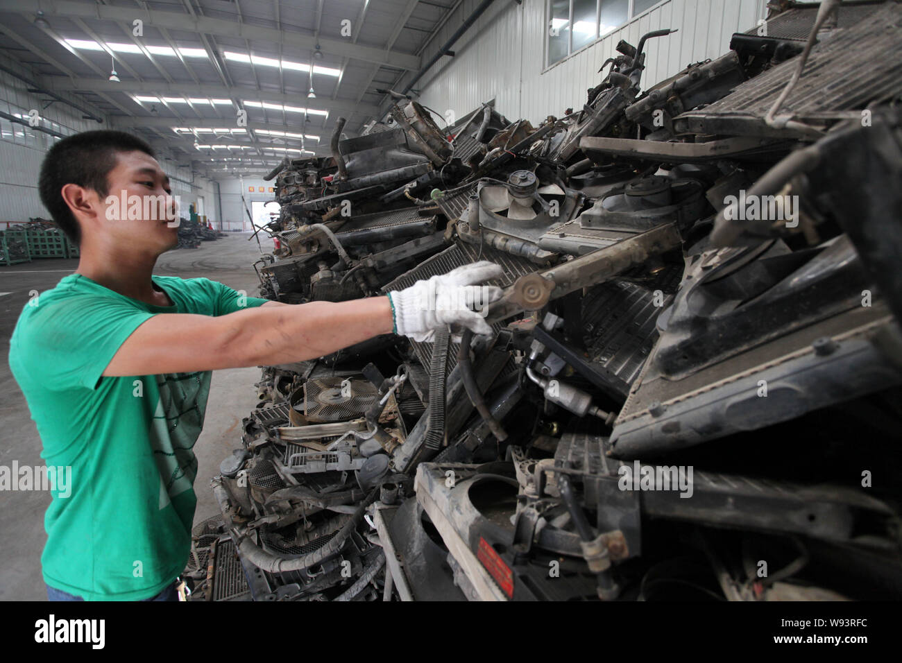 Used auto parts hi-res stock photography and images - Alamy