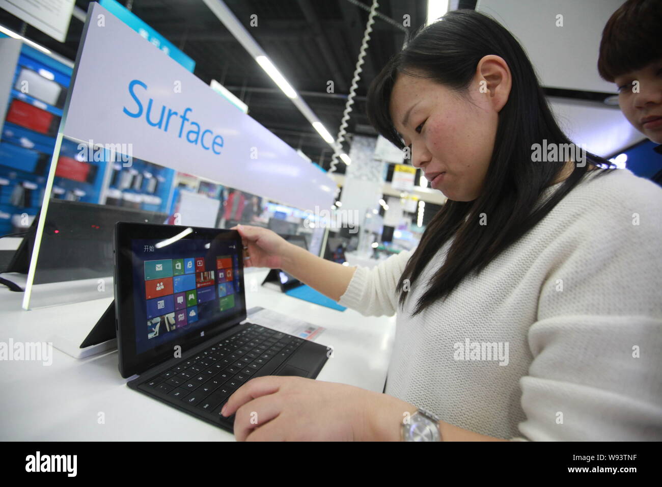 Surface pro hi-res stock photography and images - Alamy