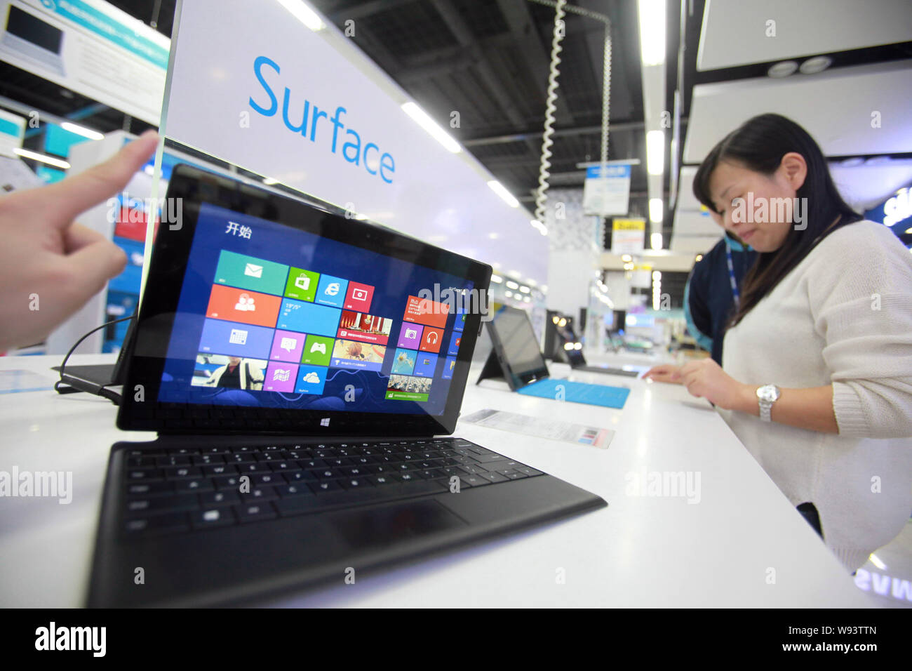 Surface pro hi-res stock photography and images - Alamy