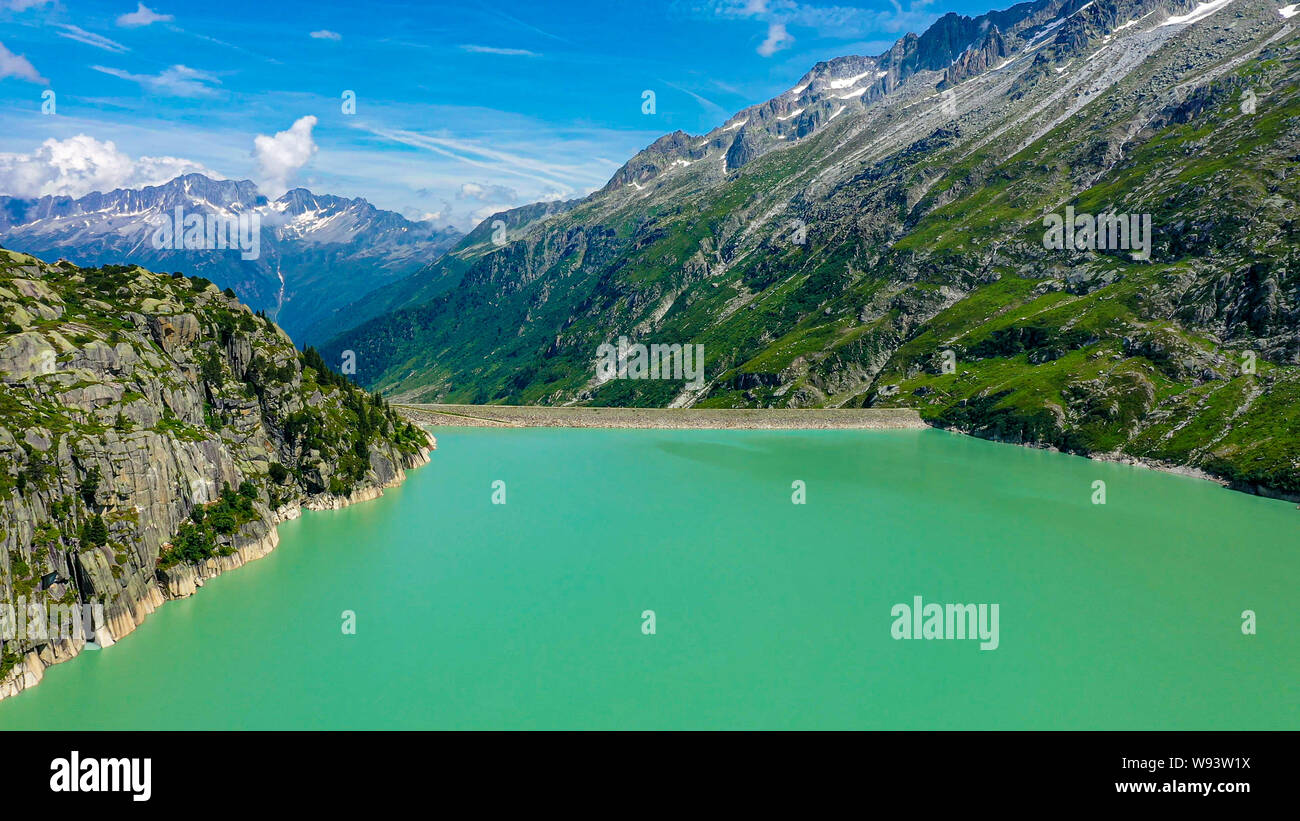 Mountain lake in the Swiss Alps - amazing scenery of Switzerland ...