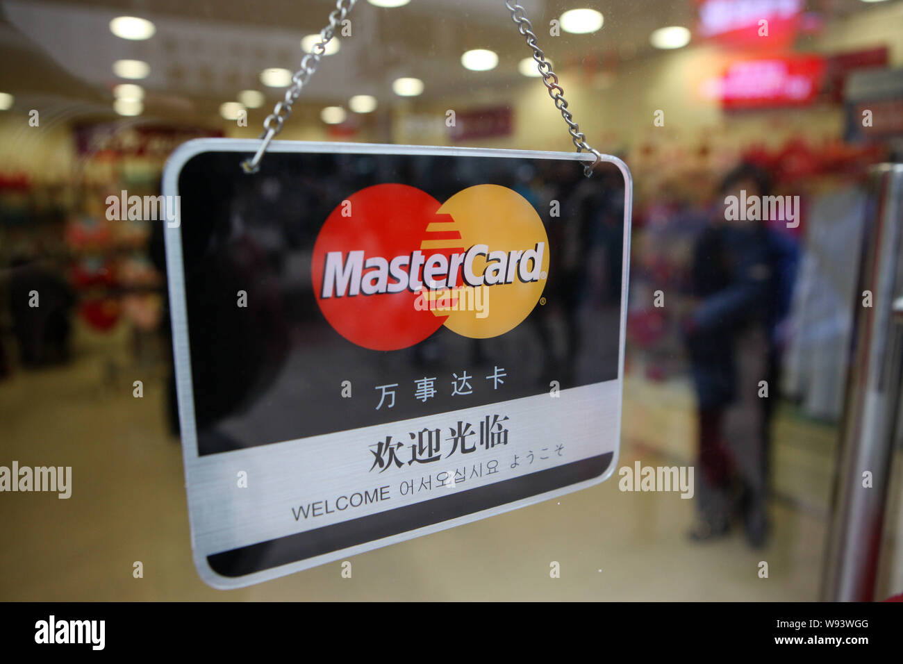 Mastercard signage hi-res stock photography and images - Alamy