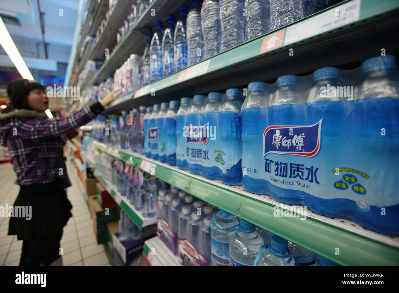 Mineralized water hi-res stock photography and images - Alamy