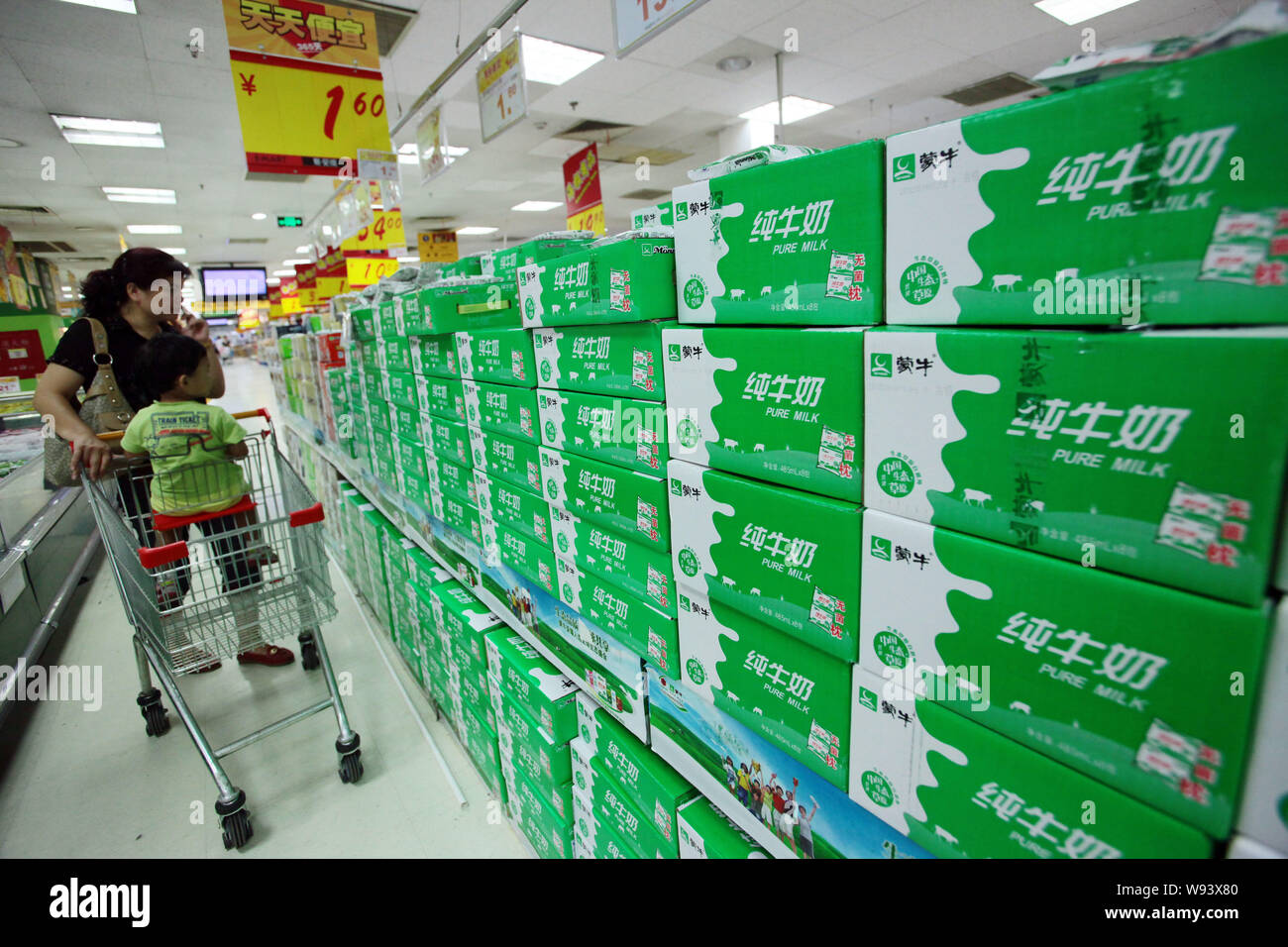 Mengniu dairy hi-res stock photography and images - Alamy