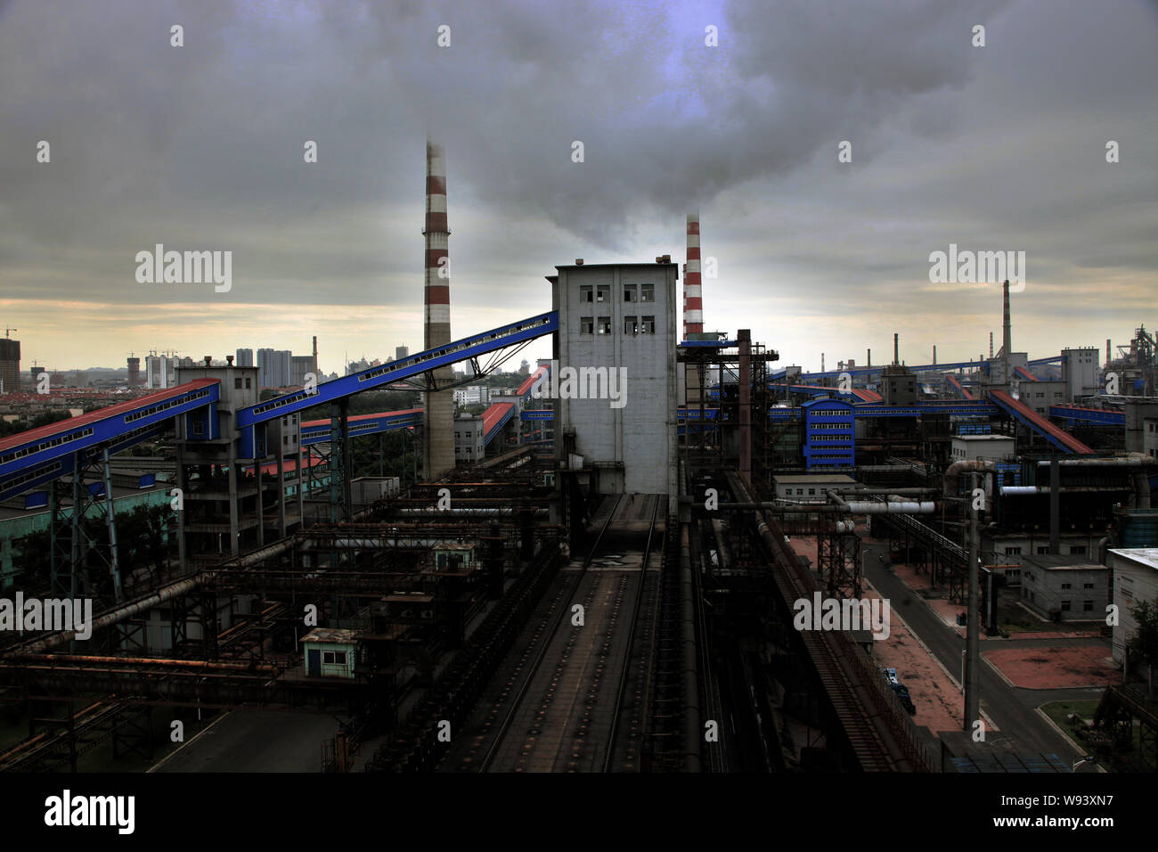 Steel wo hi-res stock photography and images - Alamy