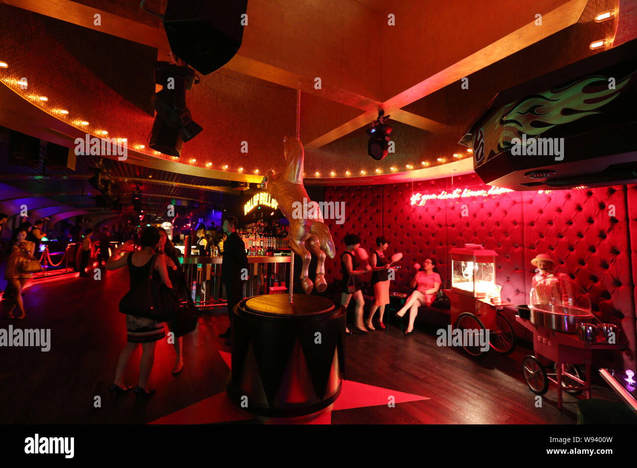 Chinese night club hi-res stock photography and images - Alamy