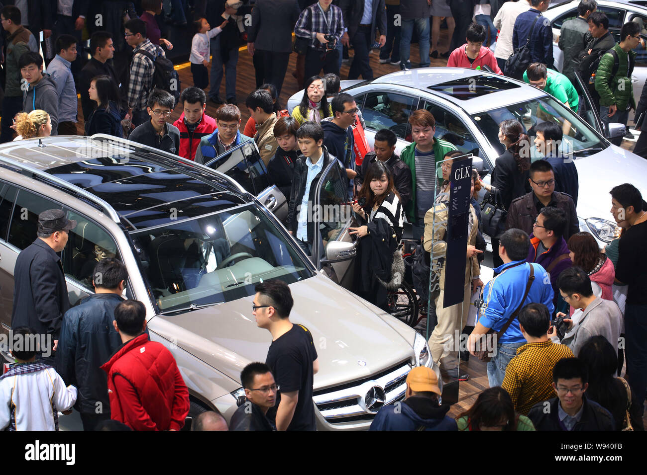 Visitors crowd around Mercedes-Benz cars during the 15th Shanghai ...