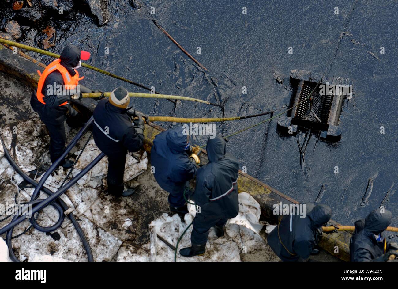 Pipeline explosion hi-res stock photography and images - Alamy