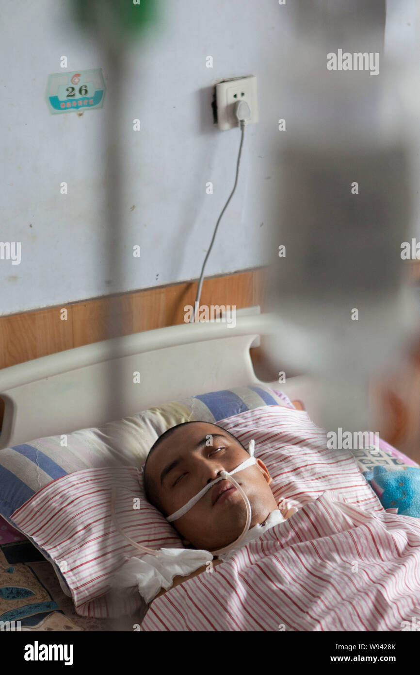 Wu Jiantong, who suffered an electric shock while charging his iPhone 4 ...