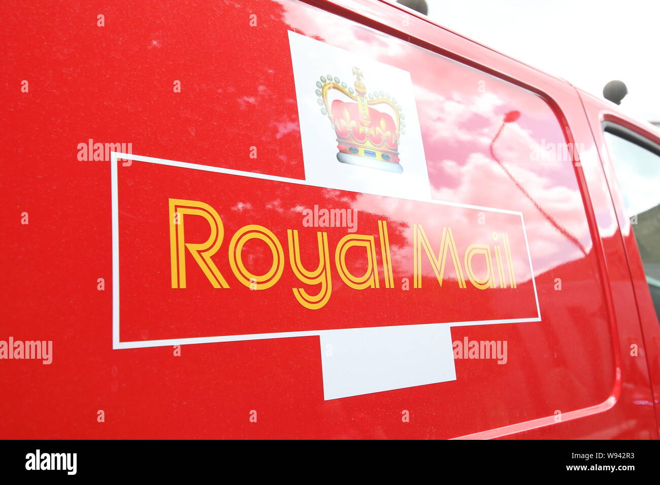 Royal mall post office delivery car London UK Stock Photo - Alamy