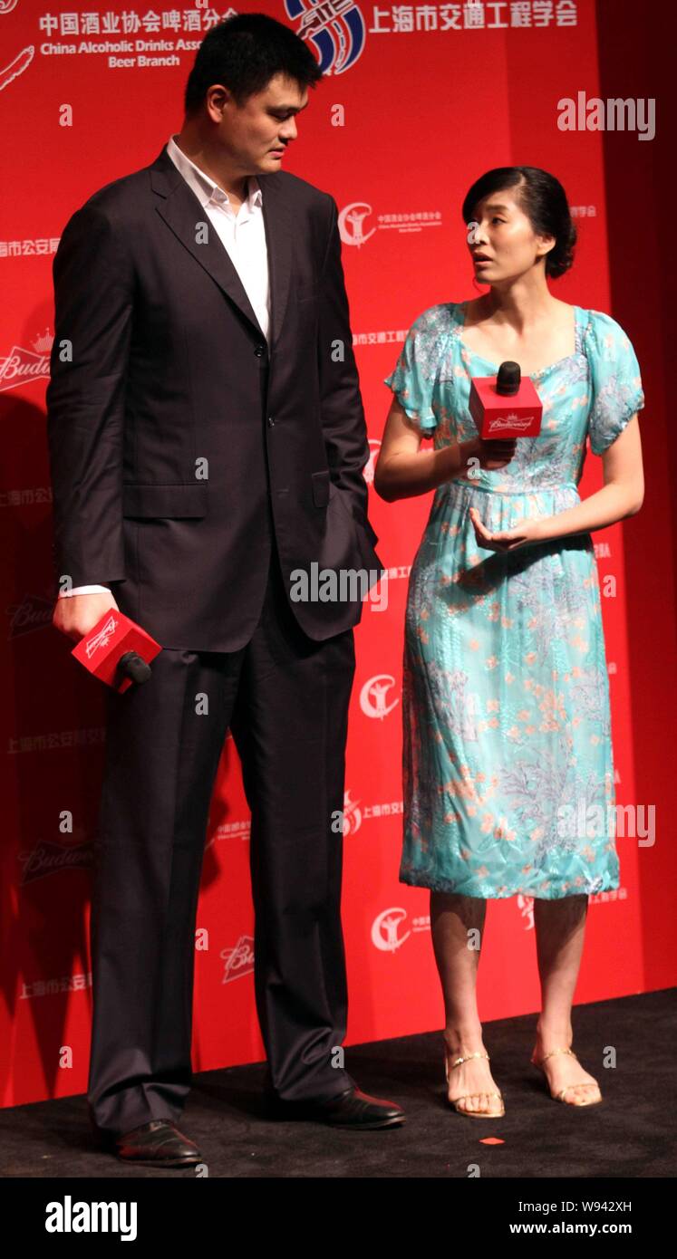 Retired Chinese basketball superstar Yao Ming, left, listens to Ye Li ...