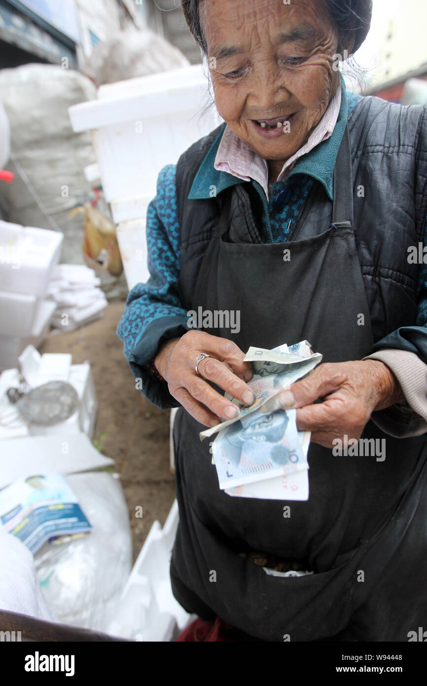 Counting plastic waste hi-res stock photography and images - Alamy