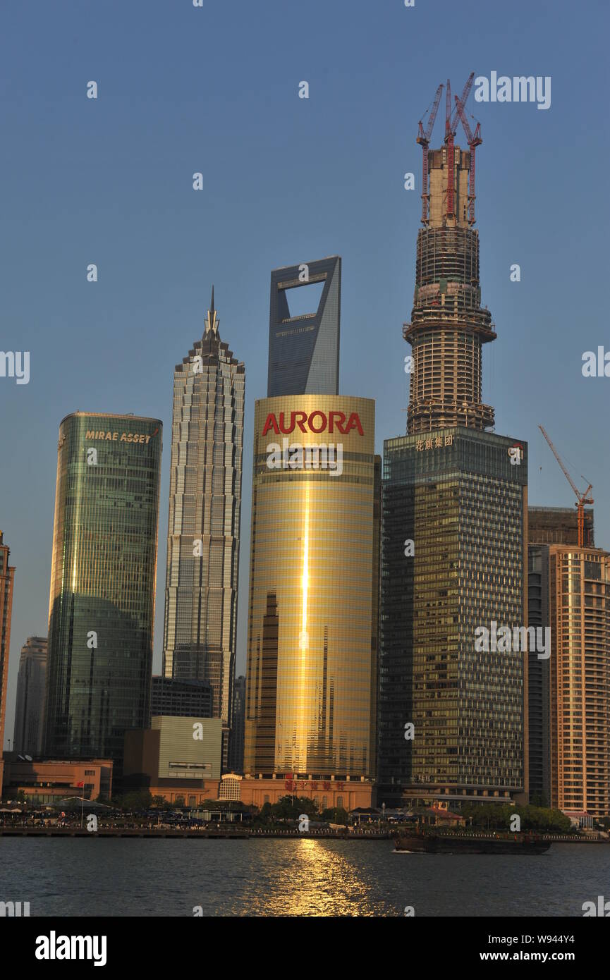 One lujiazui tower hi-res stock photography and images - Alamy