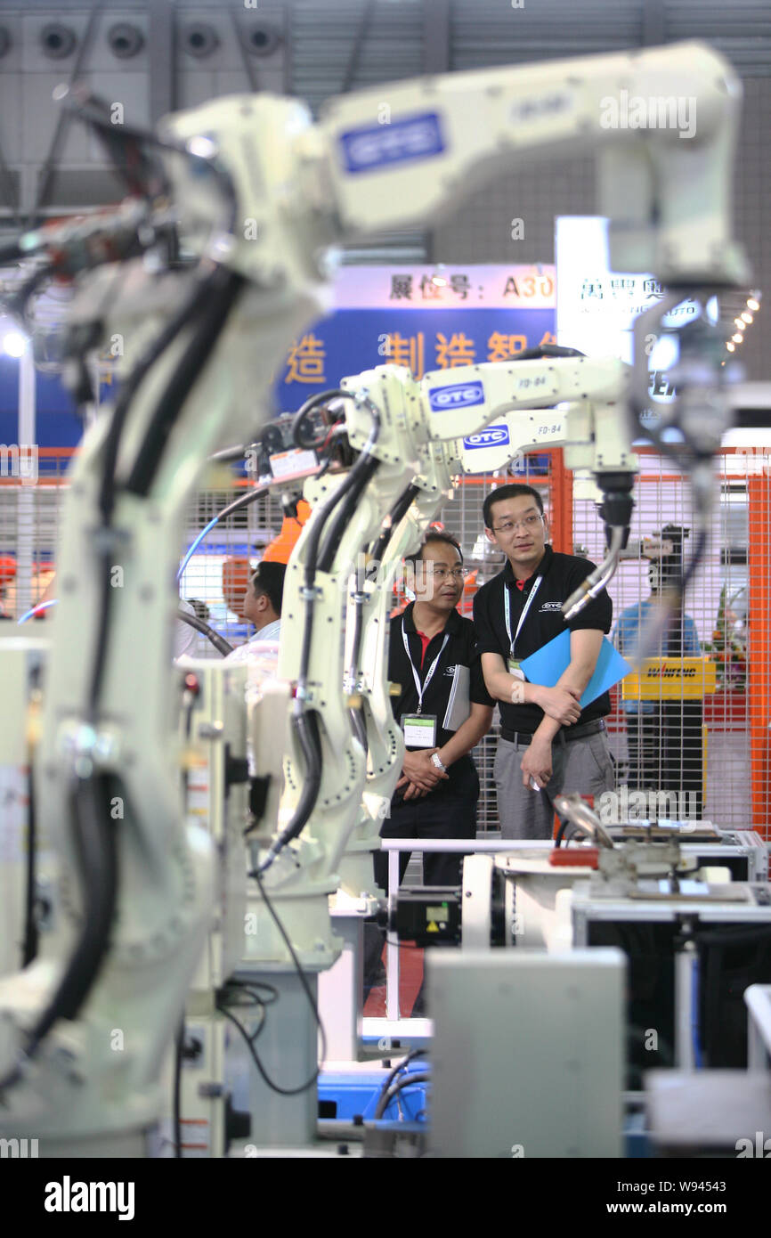 Robot 120 hi-res stock photography and images - Alamy