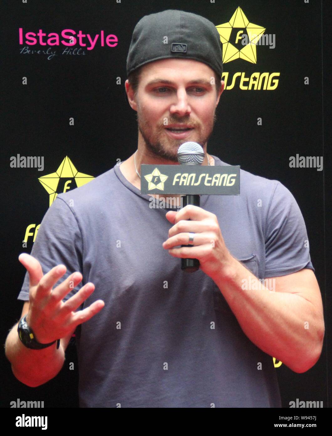 Stephen amell hi-res stock photography and images - Alamy