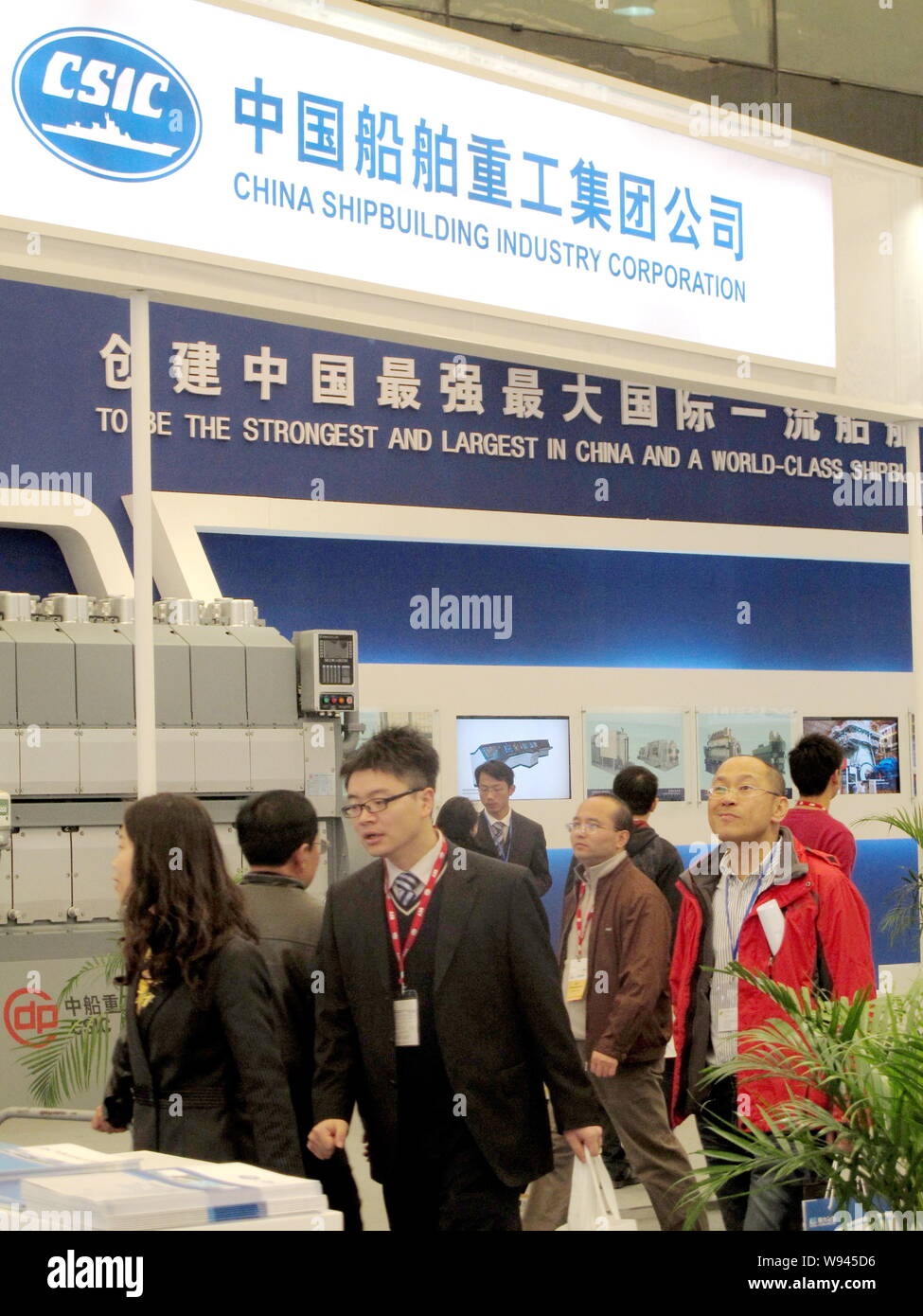 --FILE--People visit the stand of China Shipbuilding Industry ...