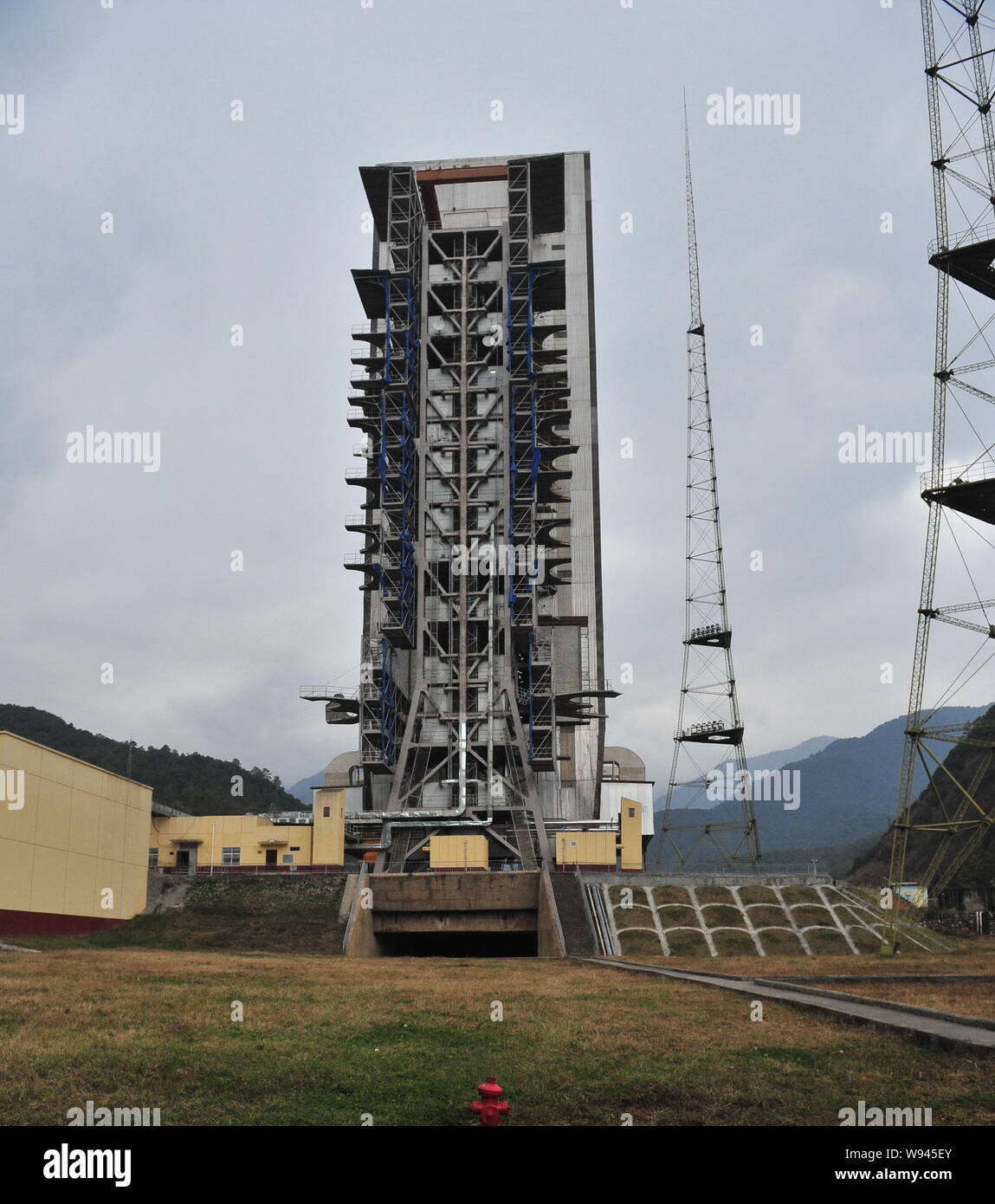 View of the launch tower of the Long March-3B carrier rocket of Change ...