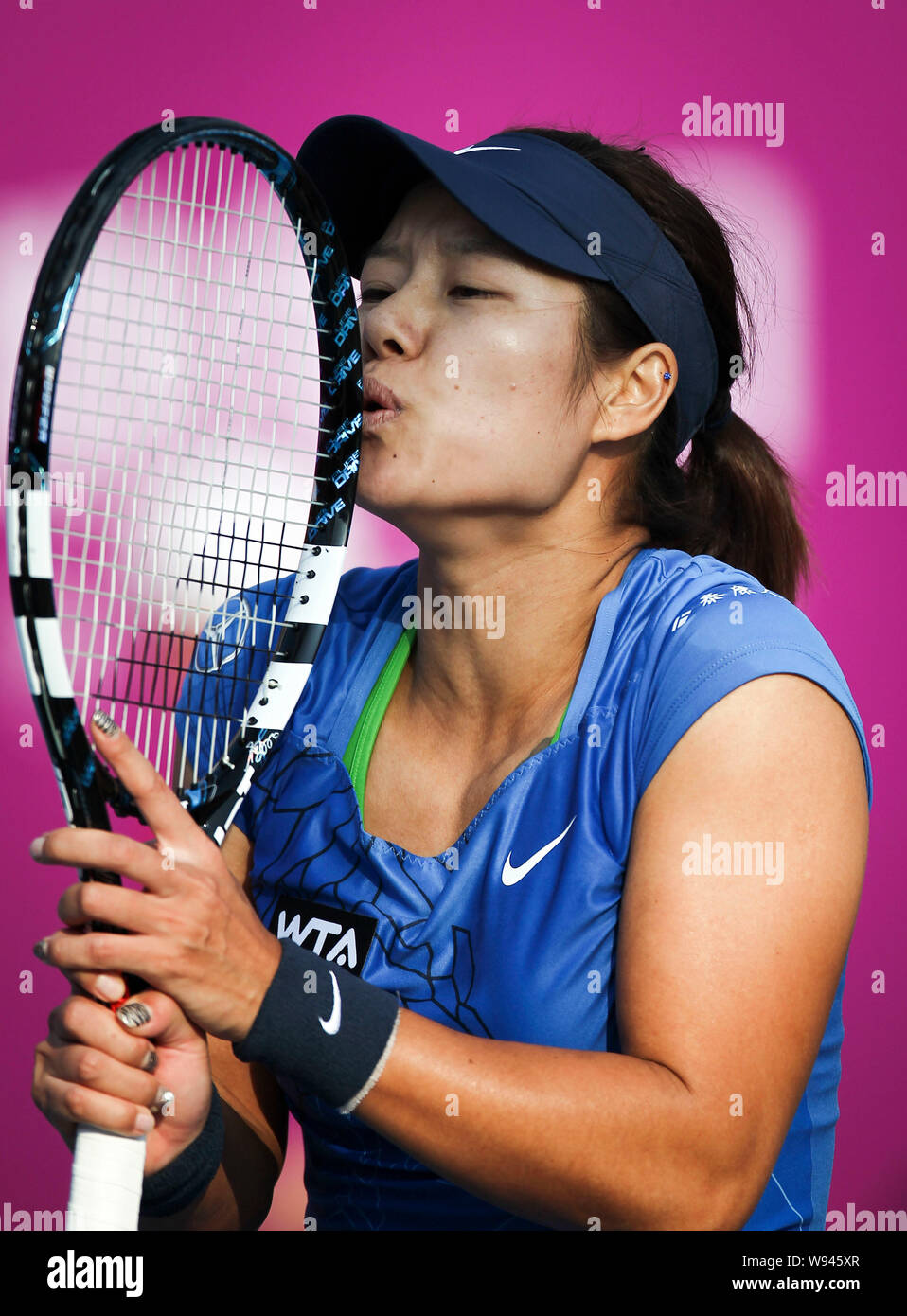 Chinese tennis player Li Na kisses her tennis racket after she won the ...