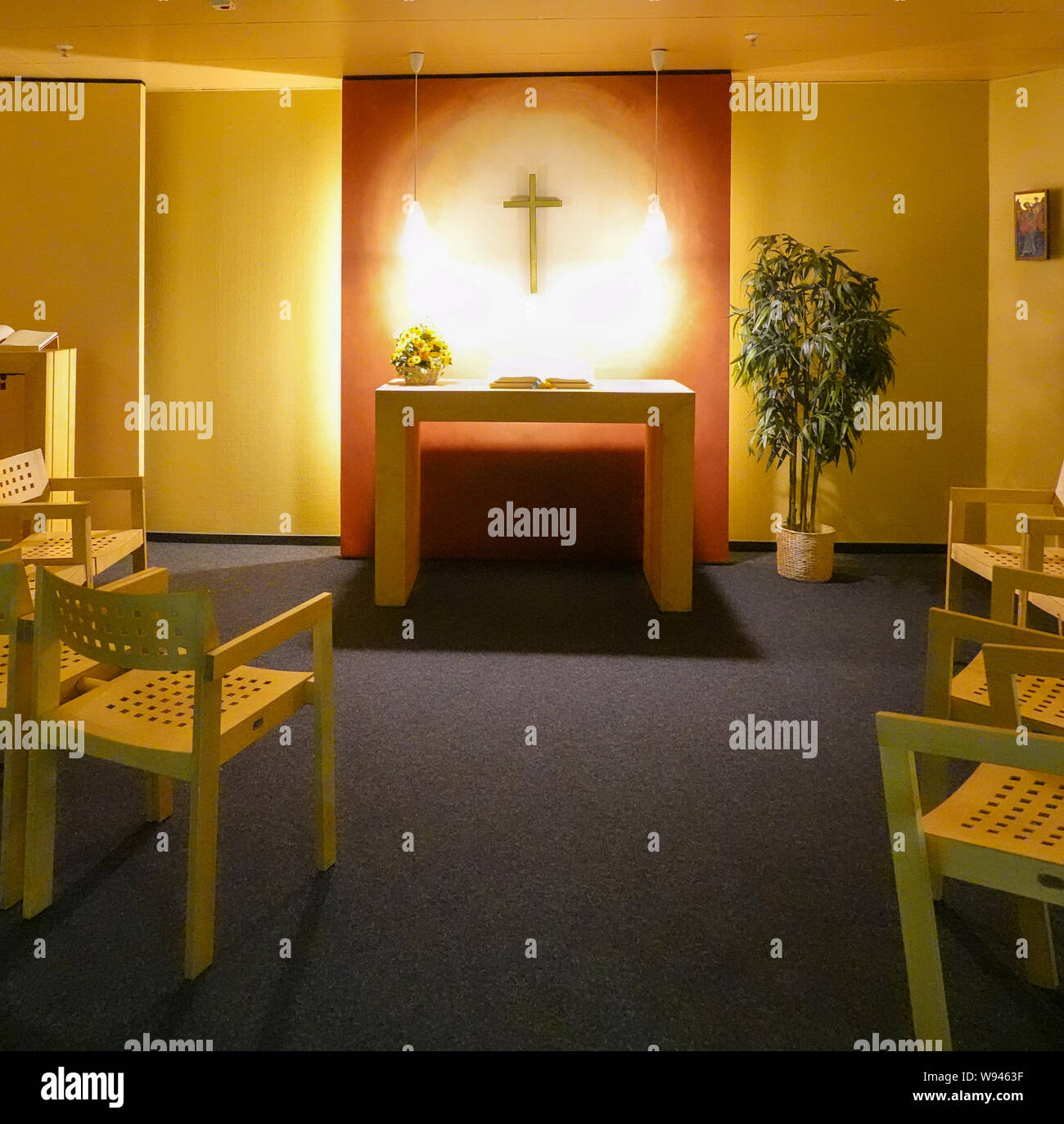 Airport prayer room hi-res stock photography and images - Alamy