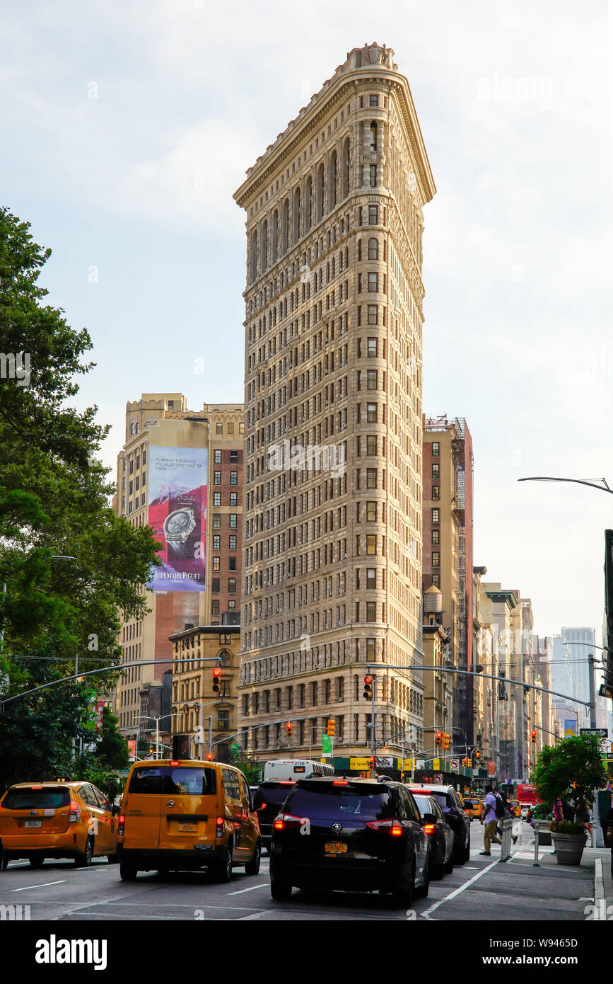 The iconic Flatiron Building at Broadway and 5th avenue intersection in ...