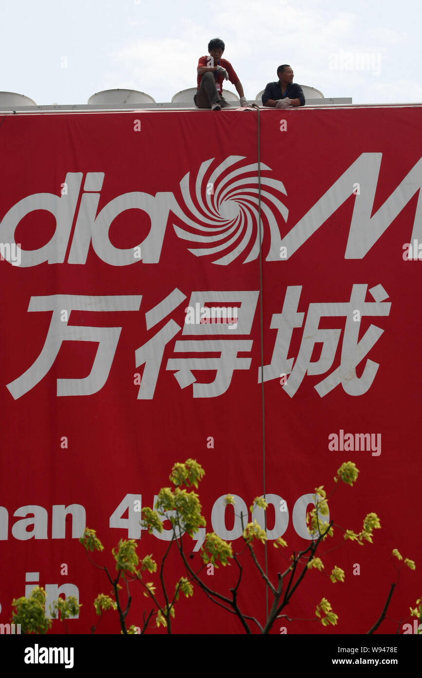 China shanghai metro media hi-res stock photography and images - Alamy