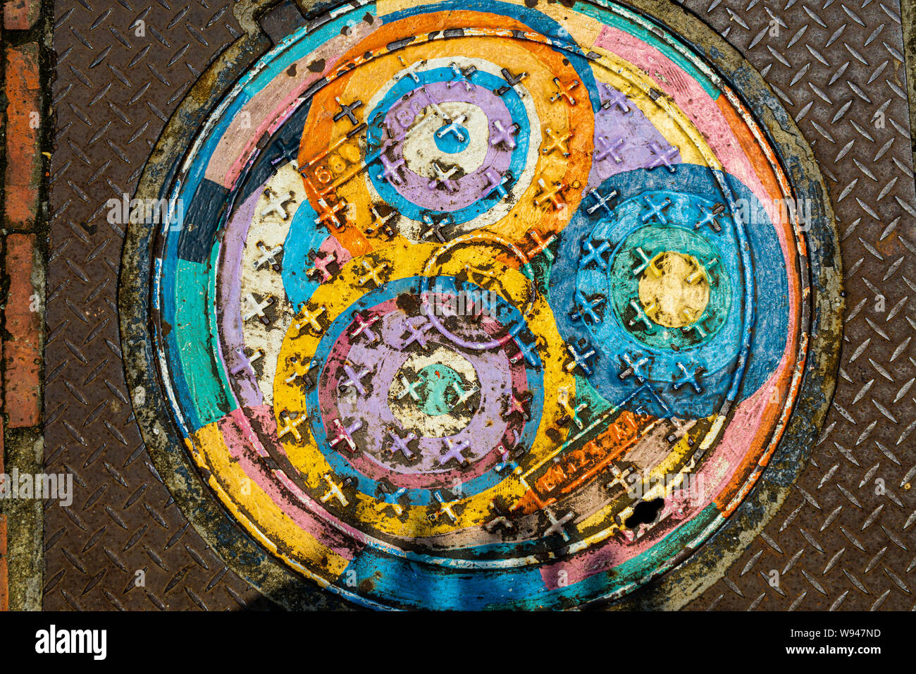 Manhole cover art hi-res stock photography and images - Alamy