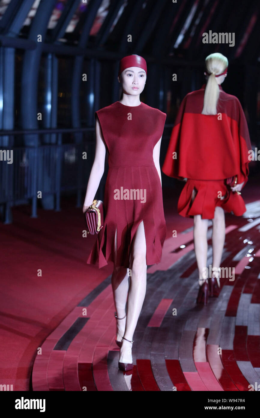 Valentino models hi-res stock photography and images - Alamy
