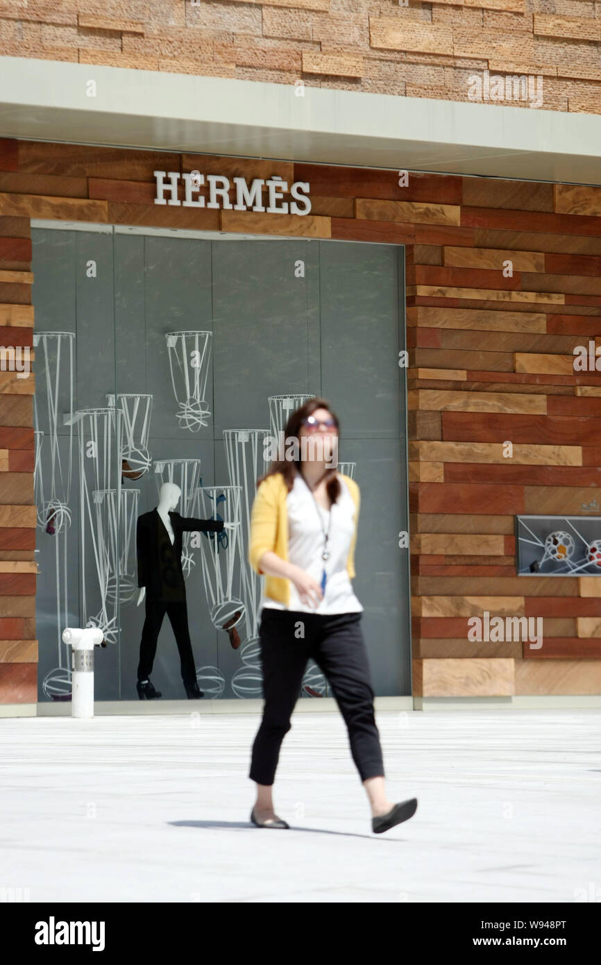 Exclusive shop hi-res stock photography and images - Alamy