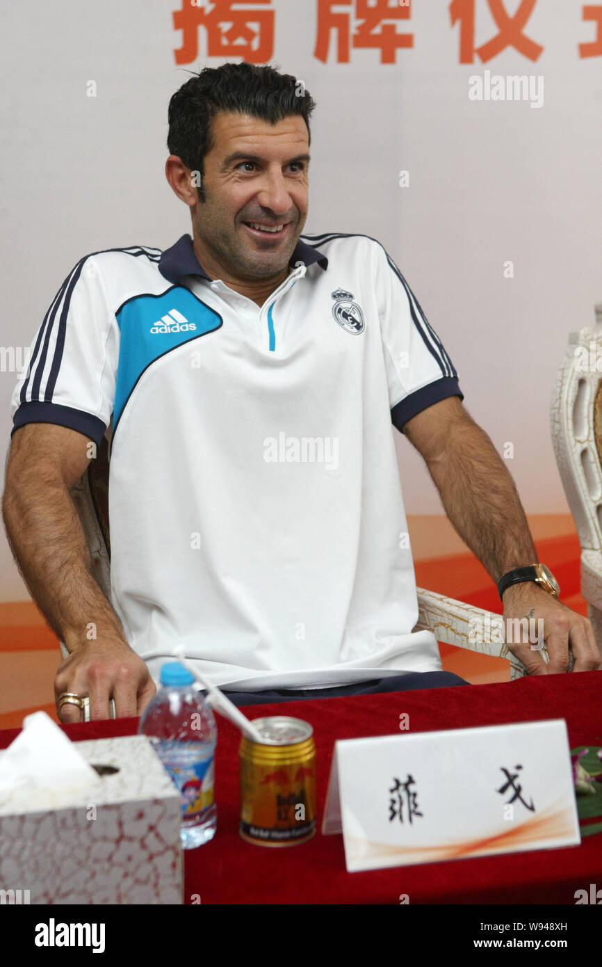 Portuguese football star Luis Figo of Real Madrid Leyendas smiles ...