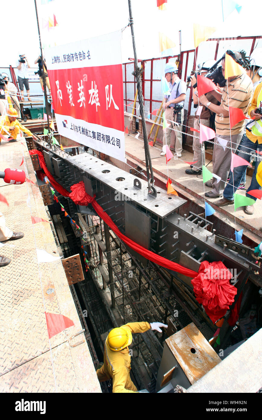 Final beam ceremony hi-res stock photography and images - Alamy
