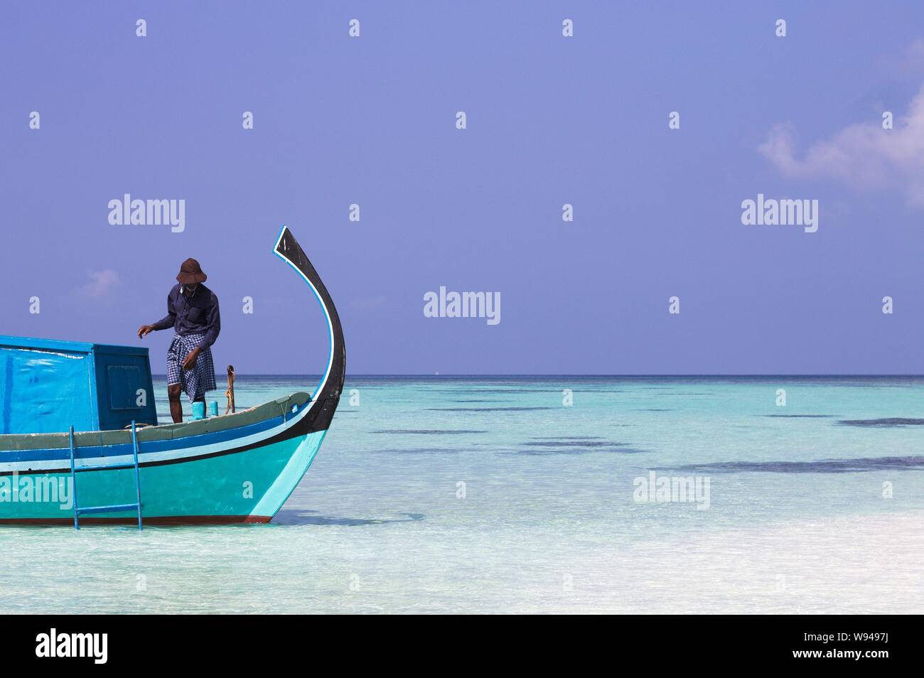 Dhoni traditional maldivian fishing boat hi-res stock photography and ...