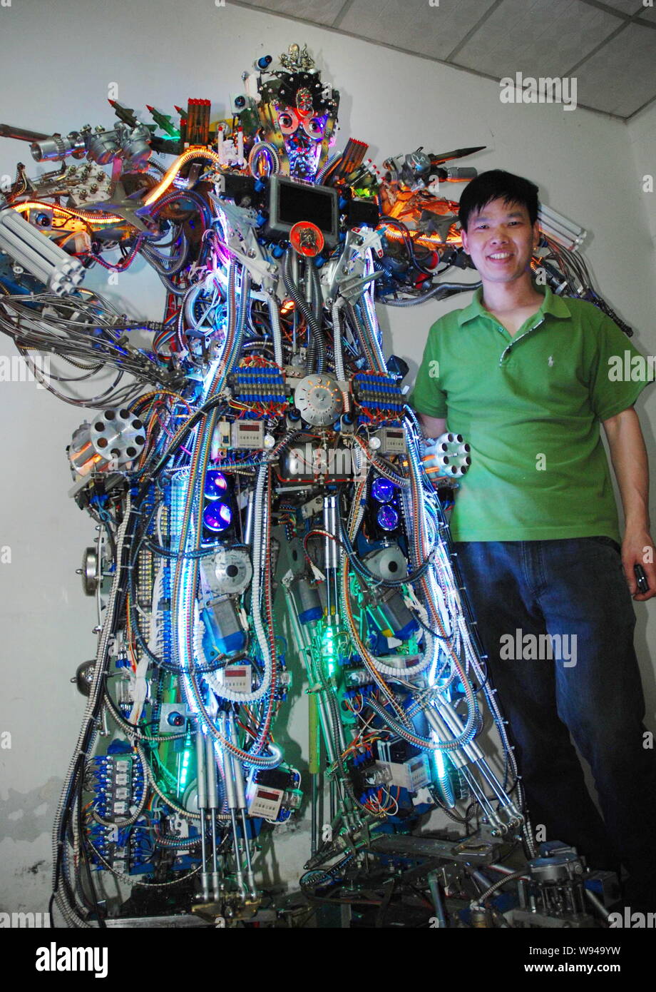 Old inventor hi-res stock photography and images - Alamy