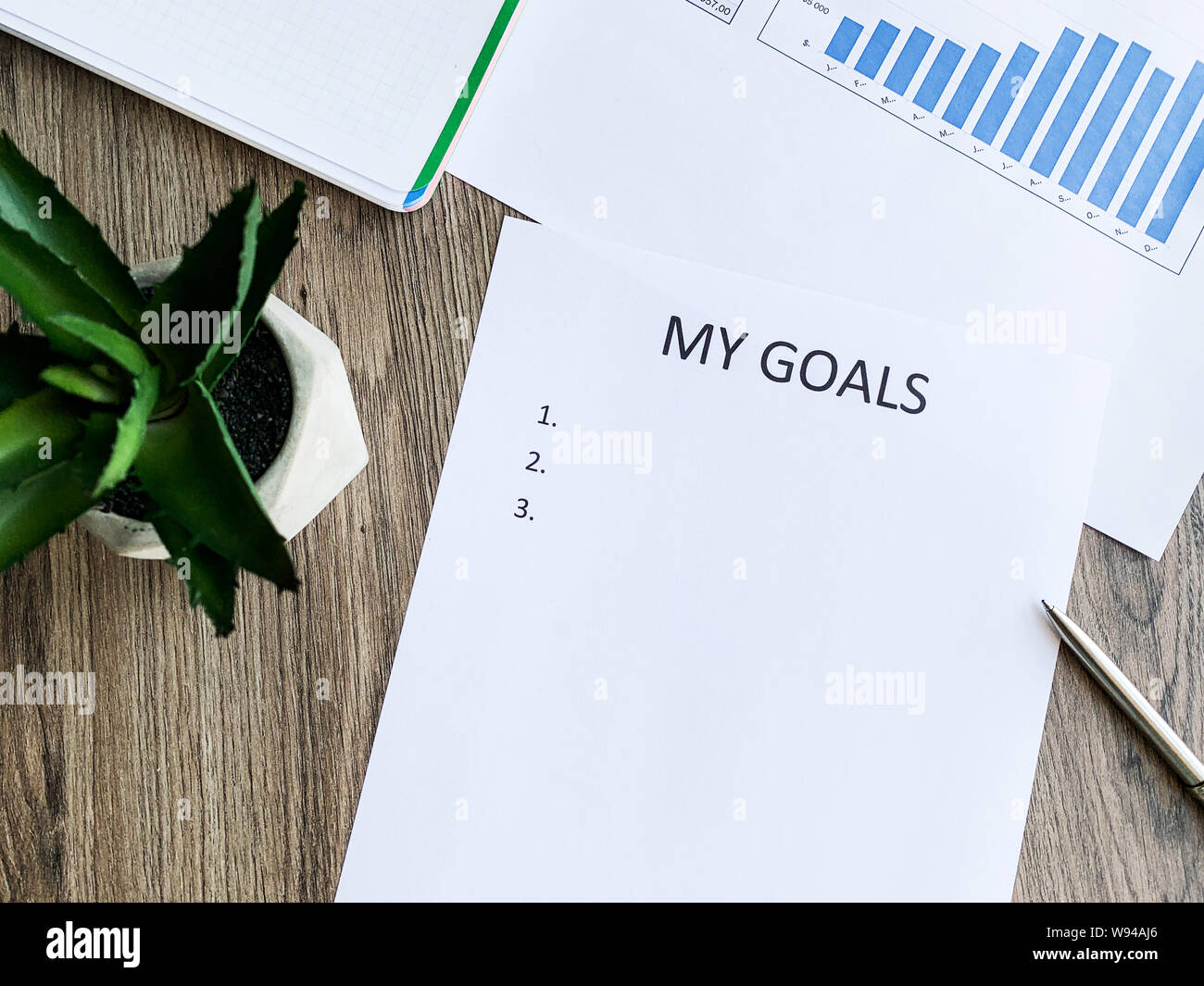 Clipboard with my goals on wood desk Stock Photo - Alamy