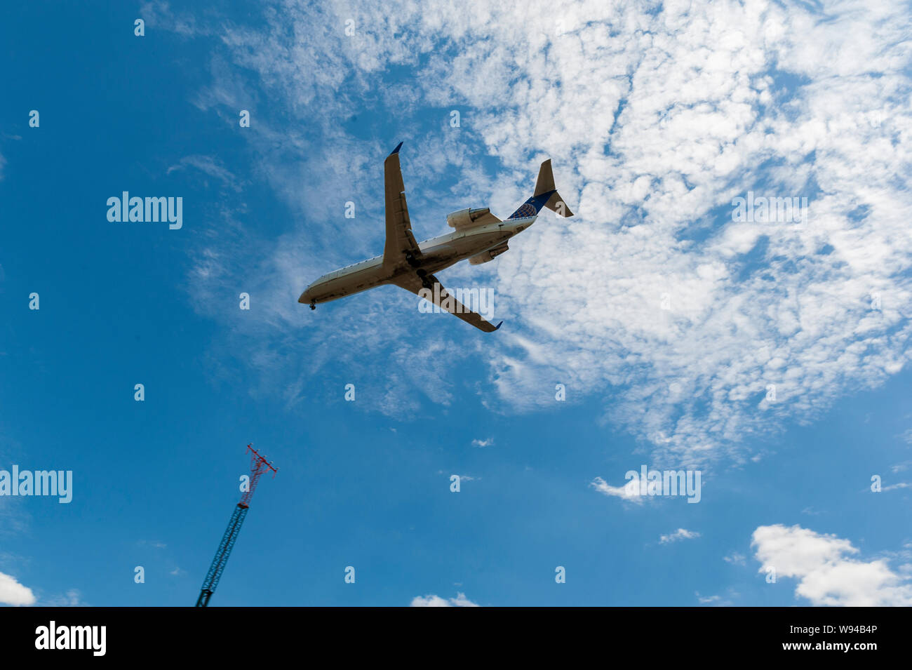 Type Canadair Regional Jet CRJ-200 (twin-jet) landing at Lexington ...