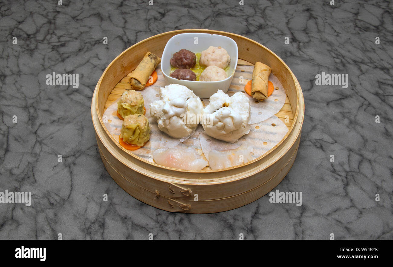 Chinese food. Dim sum platter Stock Photo - Alamy