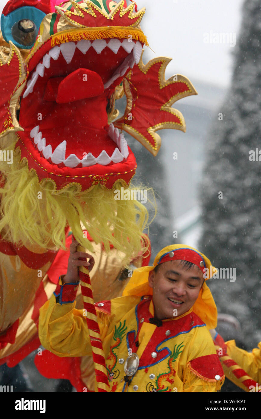 Spring dragon temple hi-res stock photography and images - Alamy