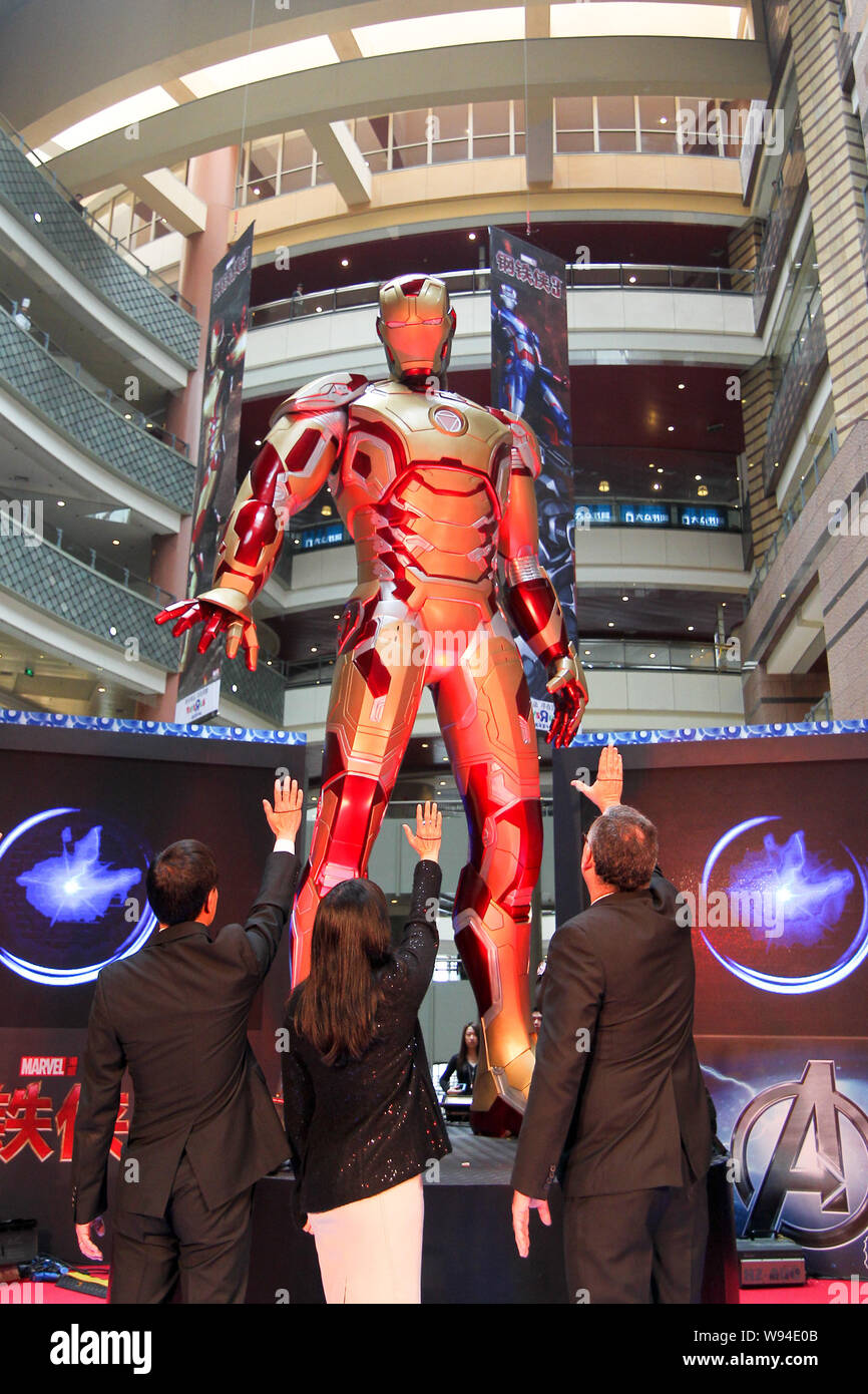 Tall model hi-res stock photography and images - Alamy