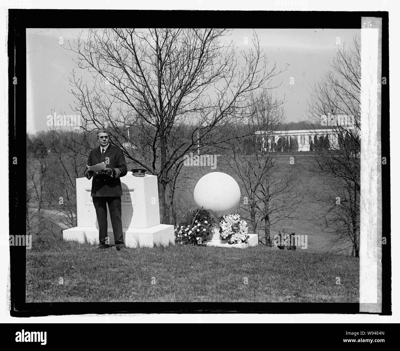 Admiral Gregory at grave of Adm. R.E. Peary, 4/6/25 Stock Photo - Alamy