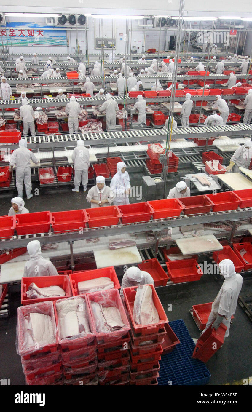 Smithfield meat processing plant hi-res stock photography and images ...